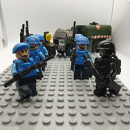 UN Peacekeeper and Helmets x14 — Brick Block Army